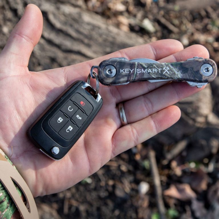 KeySmart Rugged Aluminum Compact Key Organiser, Mossy Oak | PocketDump.com