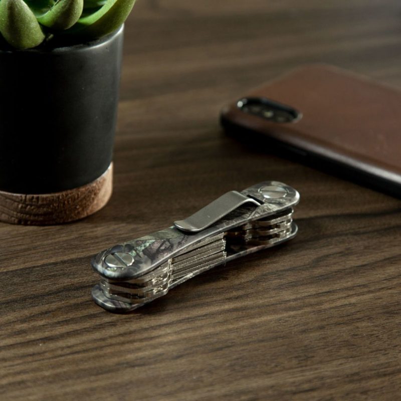 KeySmart Rugged Aluminum Compact Key Organiser, Mossy Oak | PocketDump.com