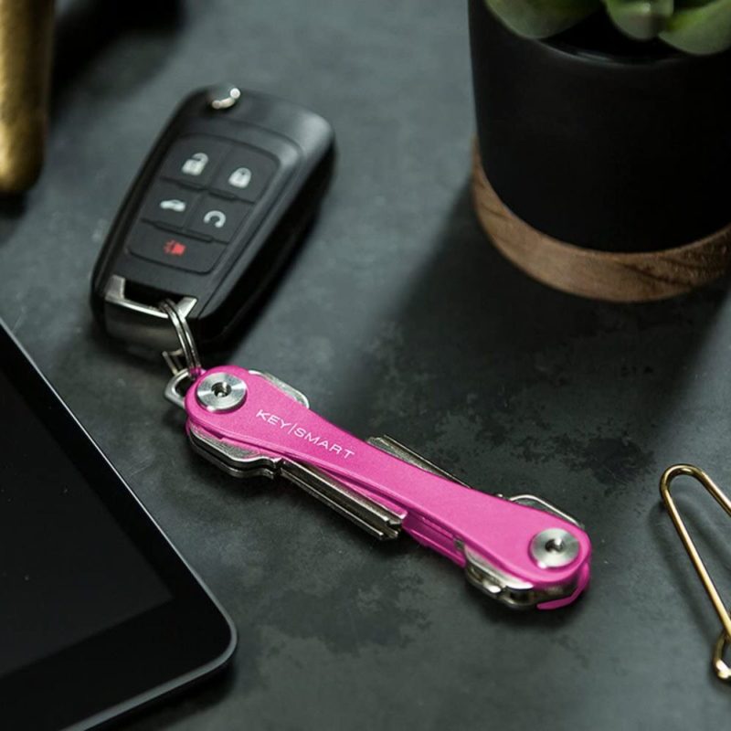 KeySmart Aluminum Compact Key Organiser (2-8 Keys, Pink) | PocketDump.com